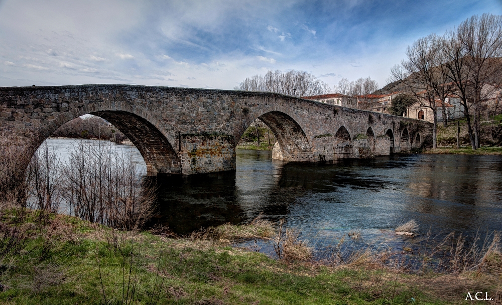 Puente sobre el rio Tormes Imagen & Foto | arquitectura, puentes ...