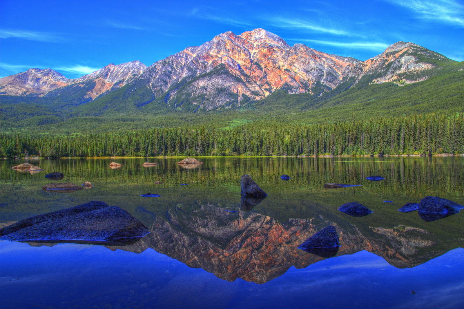 Pyramid Mountain Foto & Bild | landschaft, berge, natur Bilder auf ...