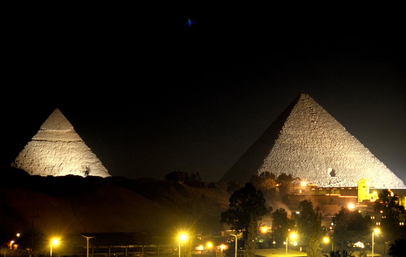 Pyramiden von Gizeh bei Nacht Foto & Bild | africa, egypt, north africa ...