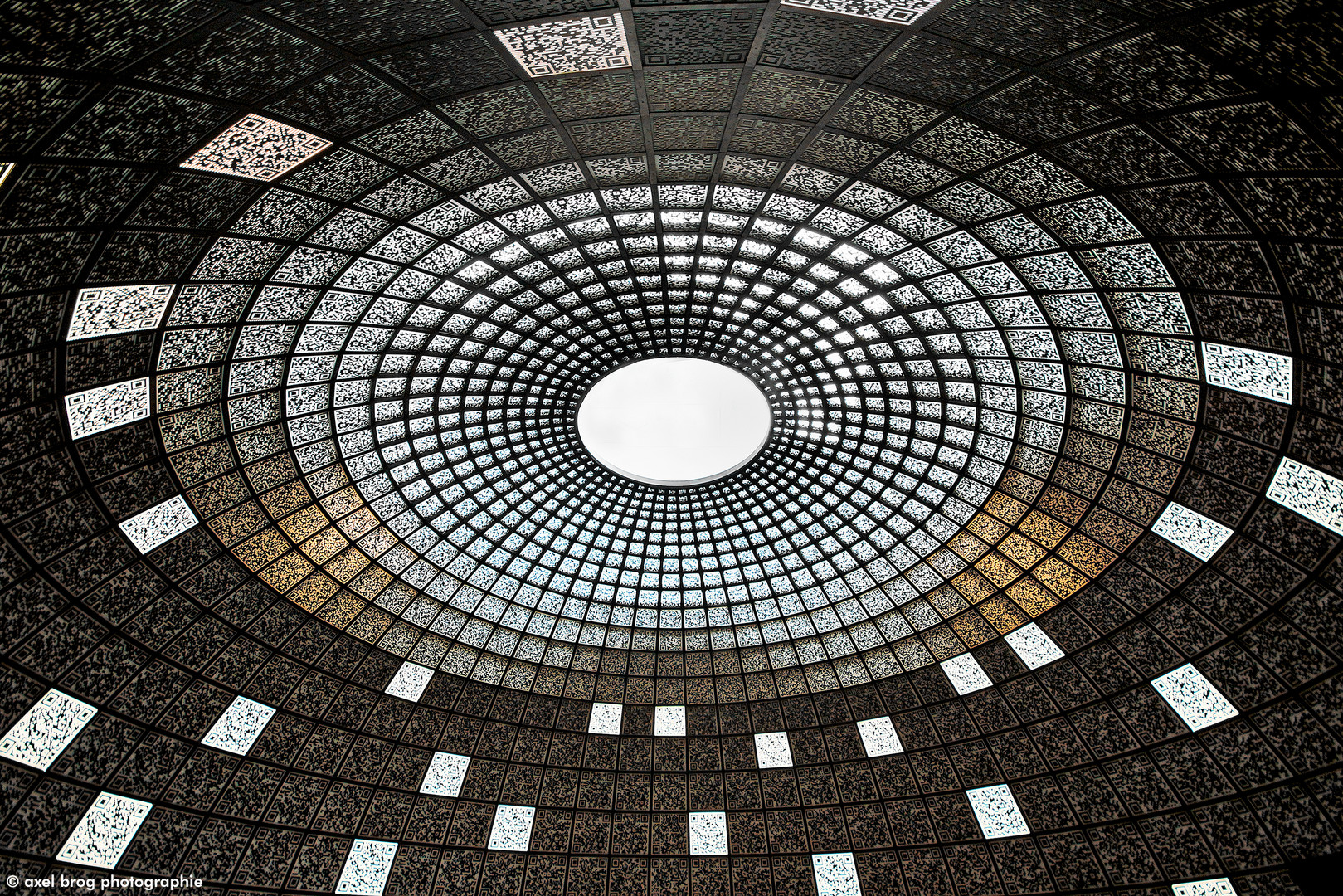 QR-Code by Axel Brog Foto & Bild | licht, modern, schwarzweiss Bilder ...