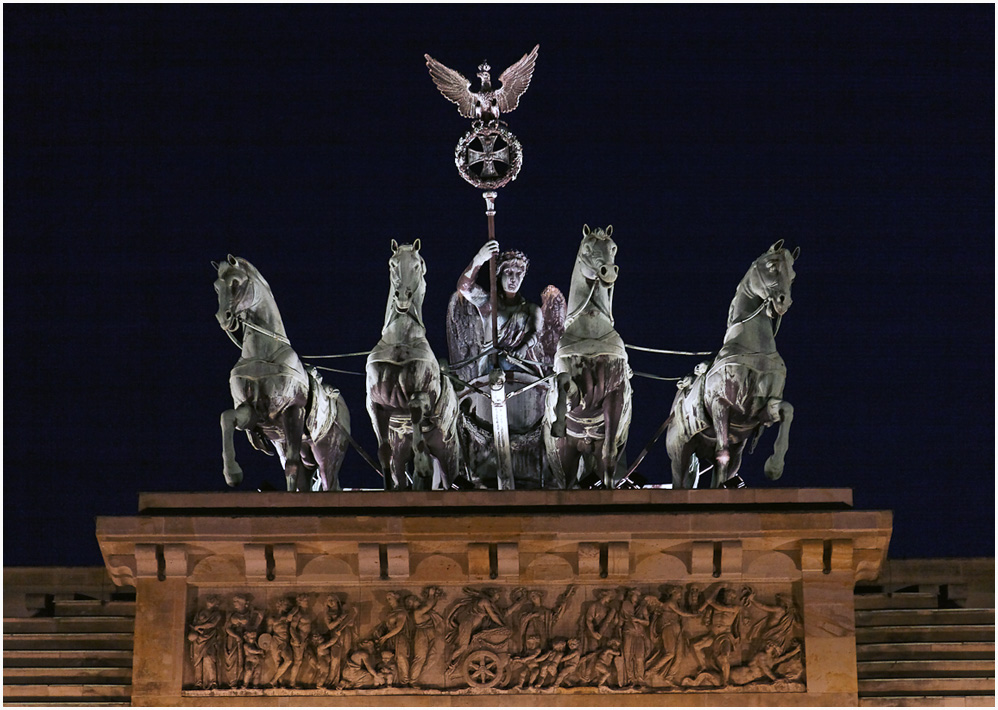 QUADRIGA Foto & Bild | architektur, architektur bei nacht, motive ...