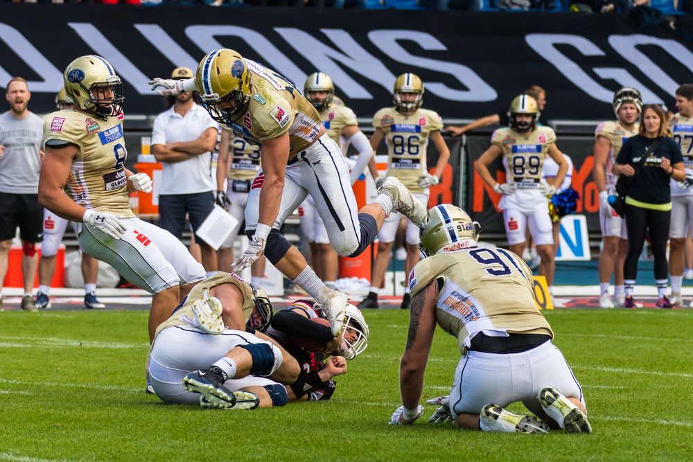 Quarterback Sack Foto & Bild | sport, ballsport, american football ...