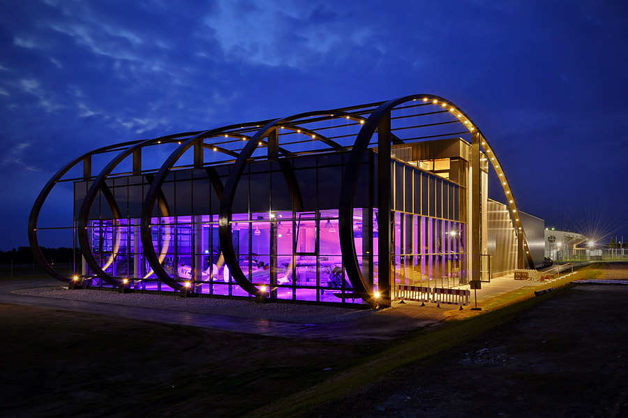 QUAX-Hangar am Flughafen PAD Foto & Bild | deutschland, europe ...