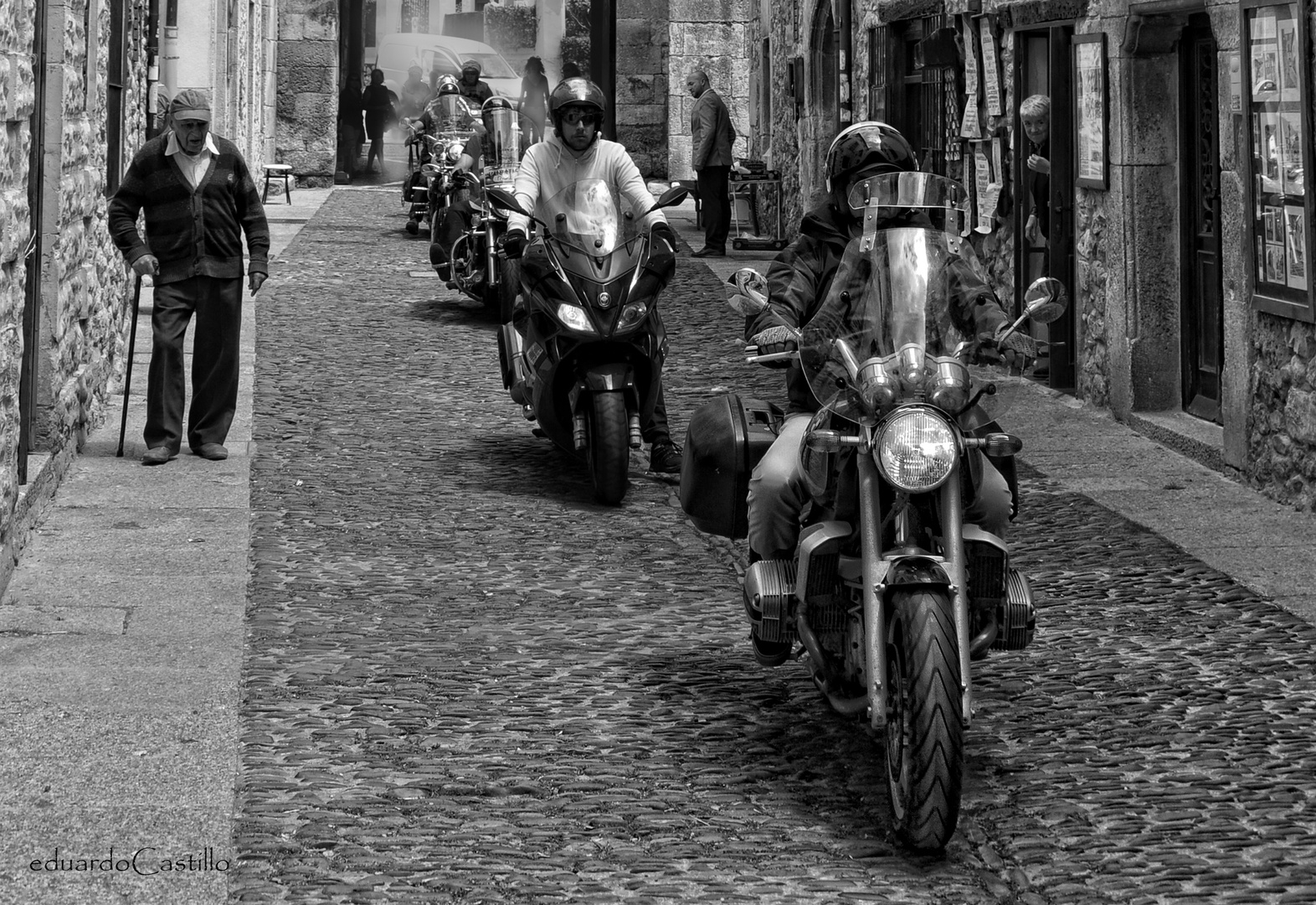 ...que es ese ruido.... Imagen & Foto | fotos en blanco y negro ...