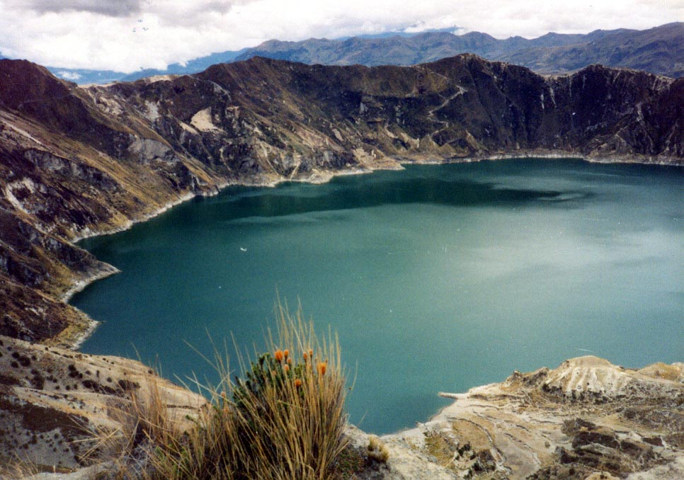 Quilotoa, un lago dentro de un cráter (Ecuador) Imagen & Foto ...