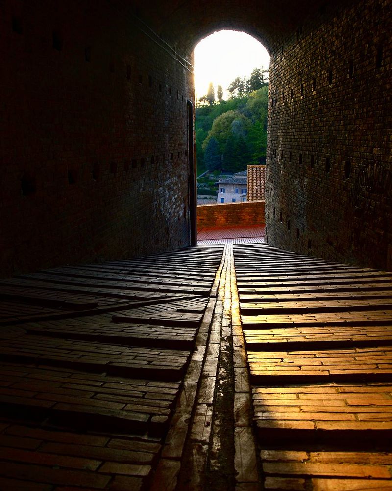 Raggio di Luce Foto % Immagini| sun light arco street, world Foto su ...