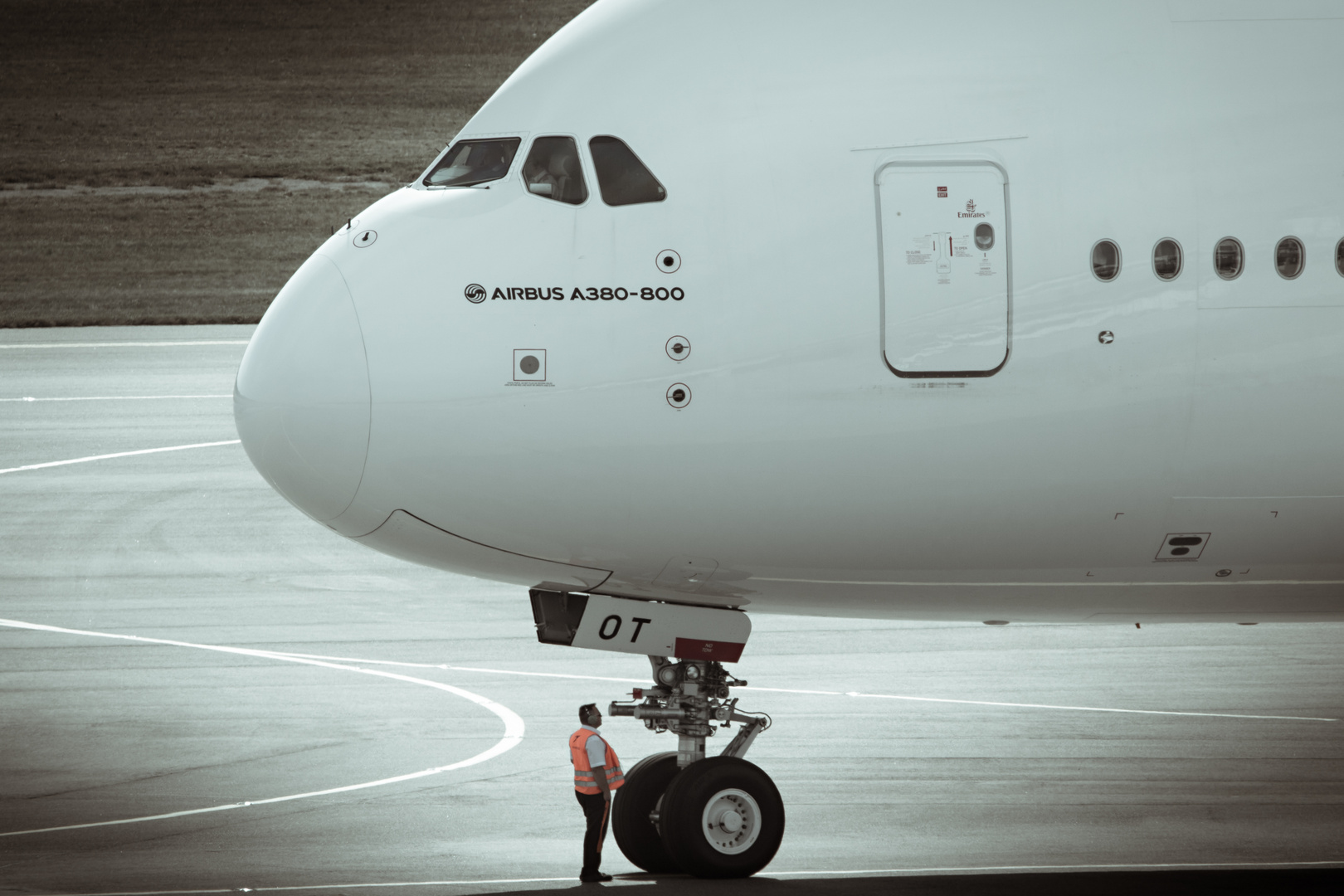 *RAMP AGENT* Foto & Bild | details, a380, emirates Bilder auf fotocommunity