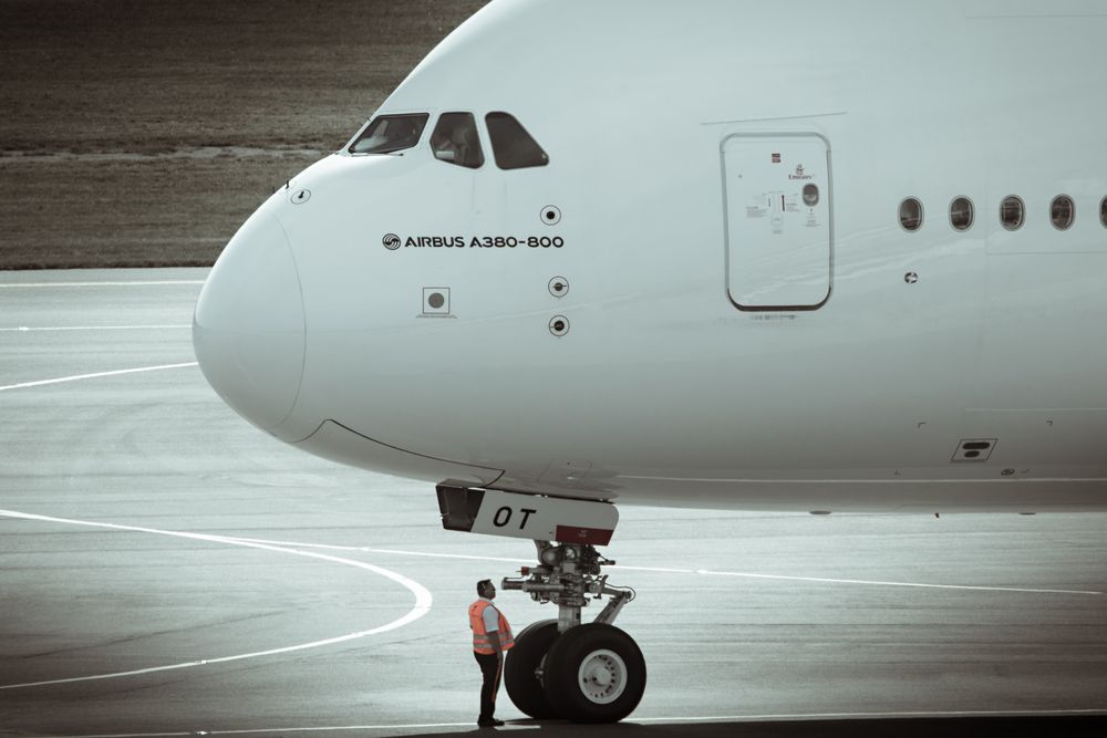 *RAMP AGENT* Foto & Bild | details, a380, emirates Bilder auf fotocommunity