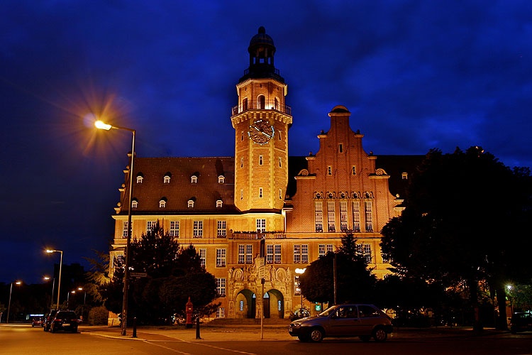 Rathaus Reinickendorf Foto & Bild | architektur, architektur bei nacht ...