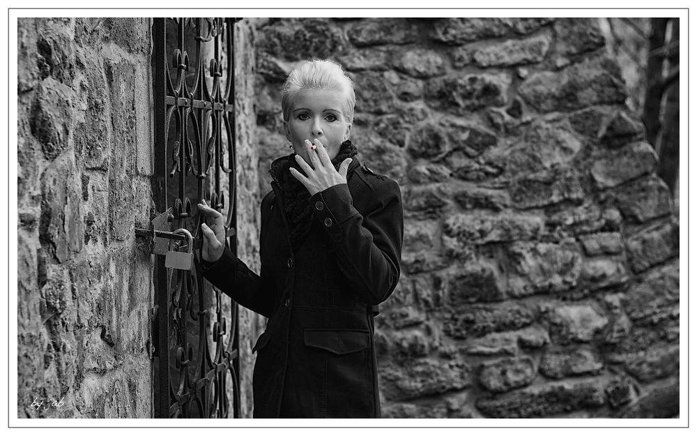 Raucherin Foto & Bild | erwachsene menschen, schnappschüsse, menschen ...