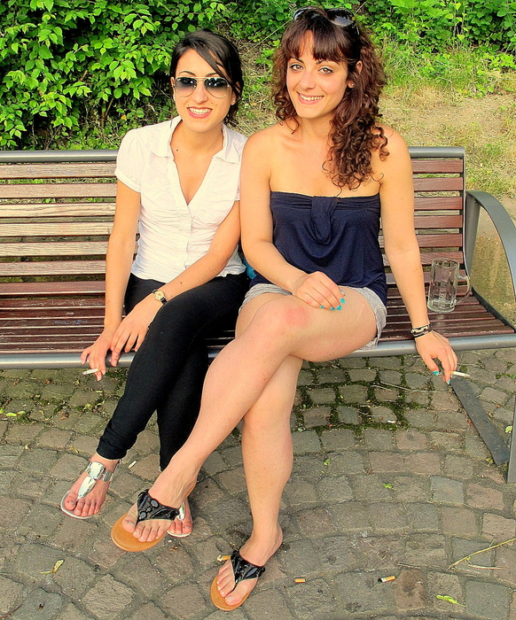 Raucherinnen.Genießerinnen Foto & Bild | erwachsene menschen, zwei menschen, mehrere menschen ...