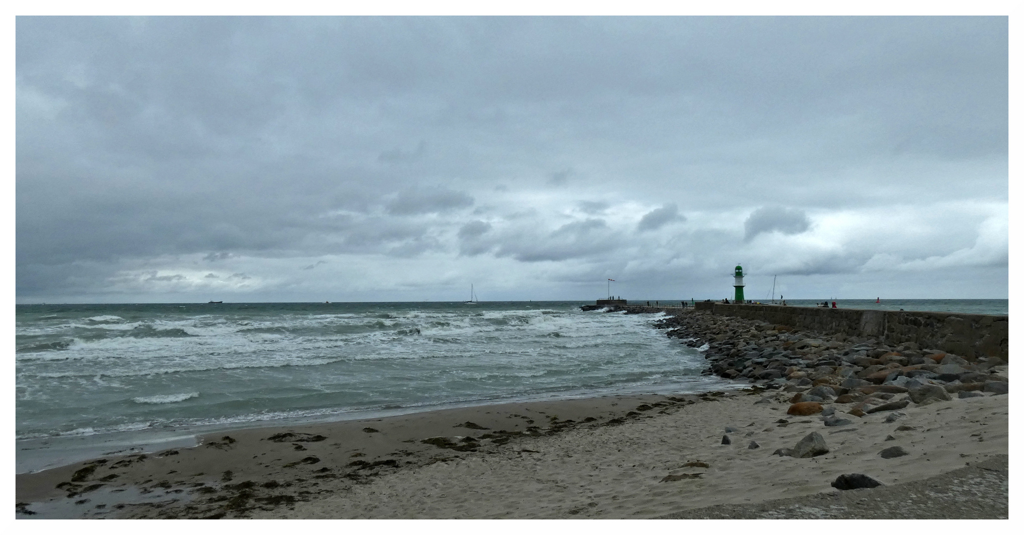 Raue See Foto & Bild | ostsee, wellen, warnemünde Bilder auf fotocommunity