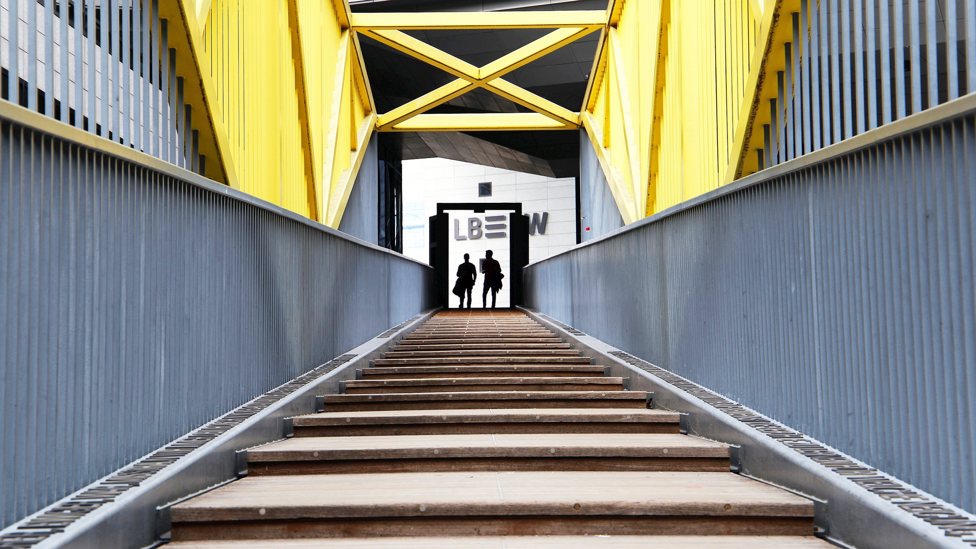 # rauf oder runter ? Foto & Bild | street, architektur, menschen Bilder ...