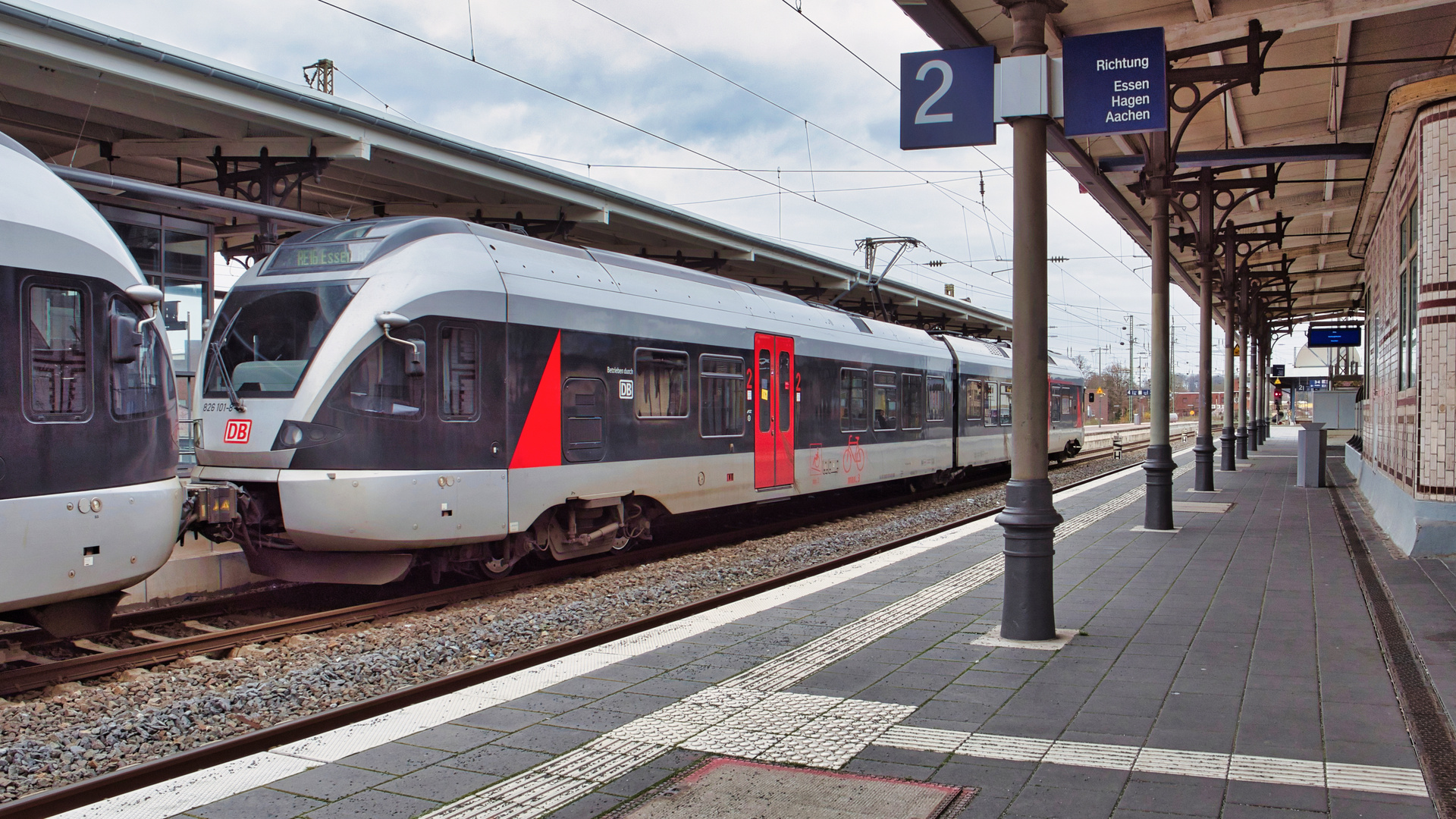 RE 16 in Witten Foto & Bild | bahnhof, schienen, eisenbahn Bilder auf ...
