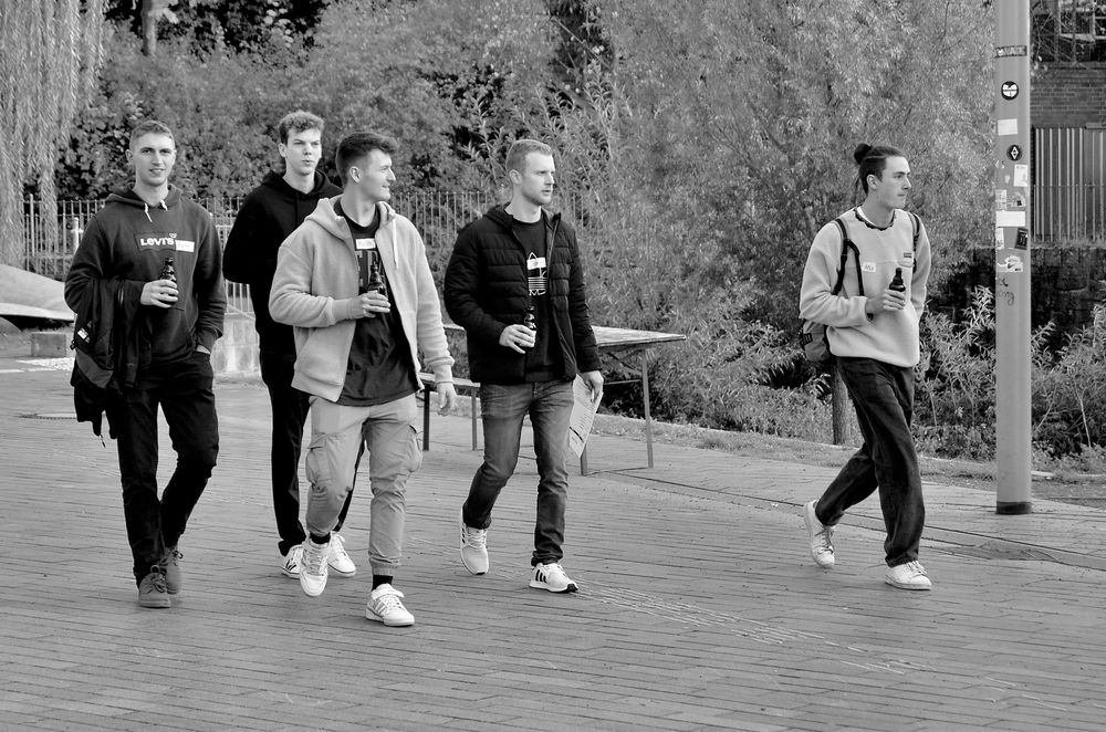 Rechtshänder Foto & Bild | erwachsene menschen, streetfotografie mit menschen, gruppen Bilder ...