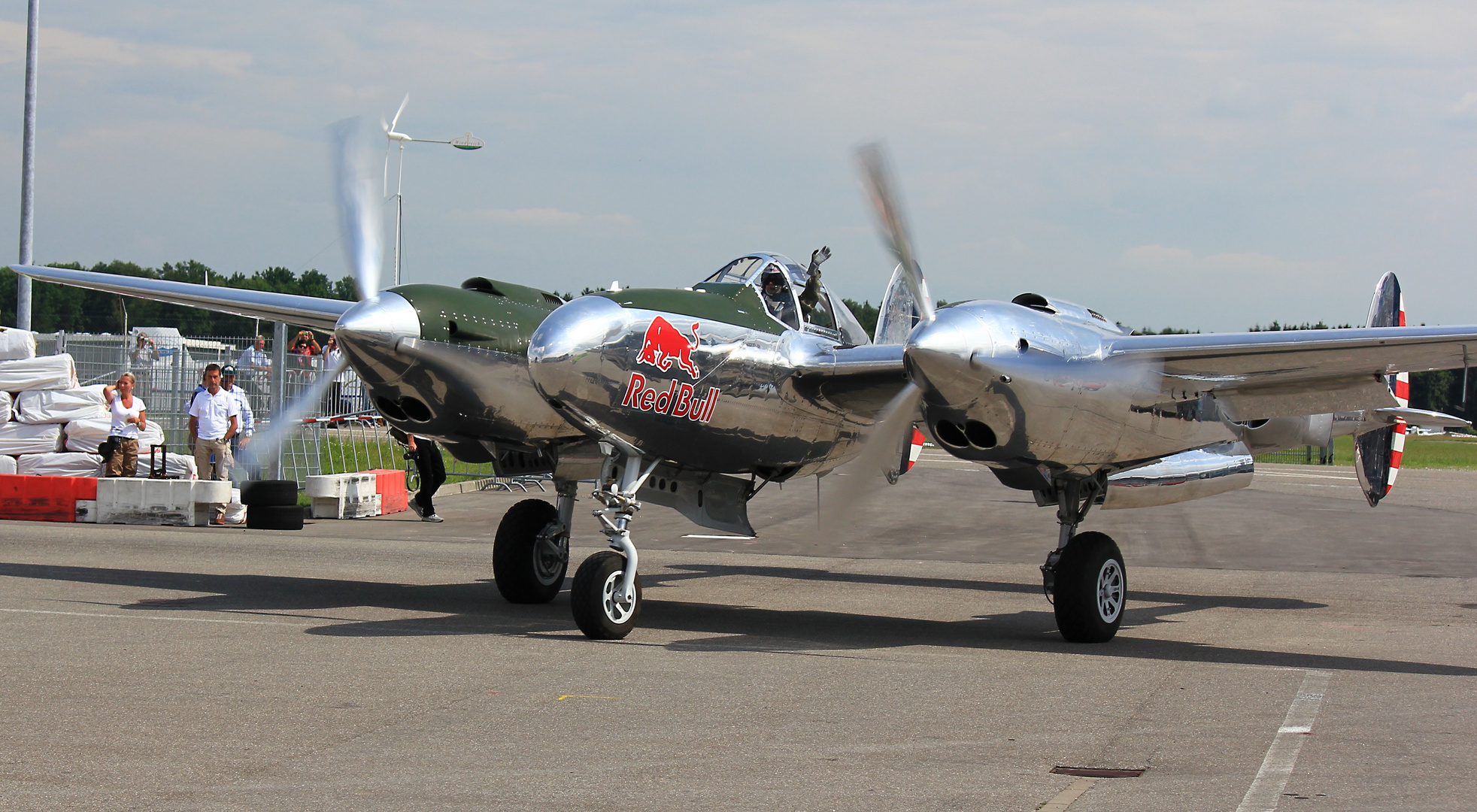 Red Bull Lockheed P-38 Lightning Foto & Bild | luftfahrt, oldtimer ...