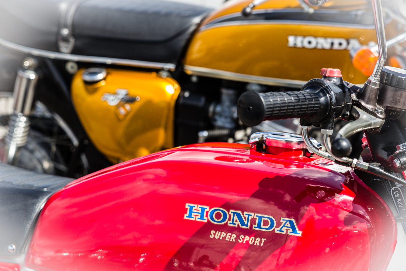 Red Honda CB 400 Four & Yellow Honda CB 750 Four Foto & Bild | autos ...