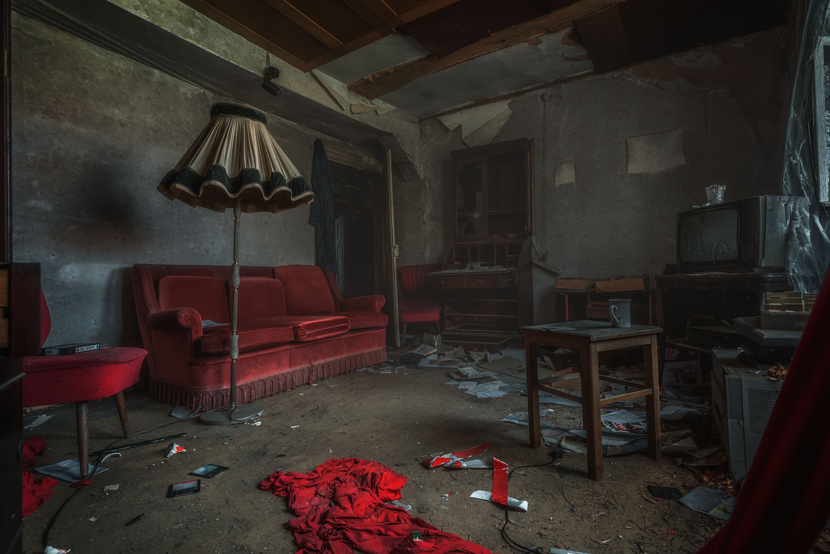 Red Room Foto & Bild | architektur, stillleben, lost places Bilder auf ...
