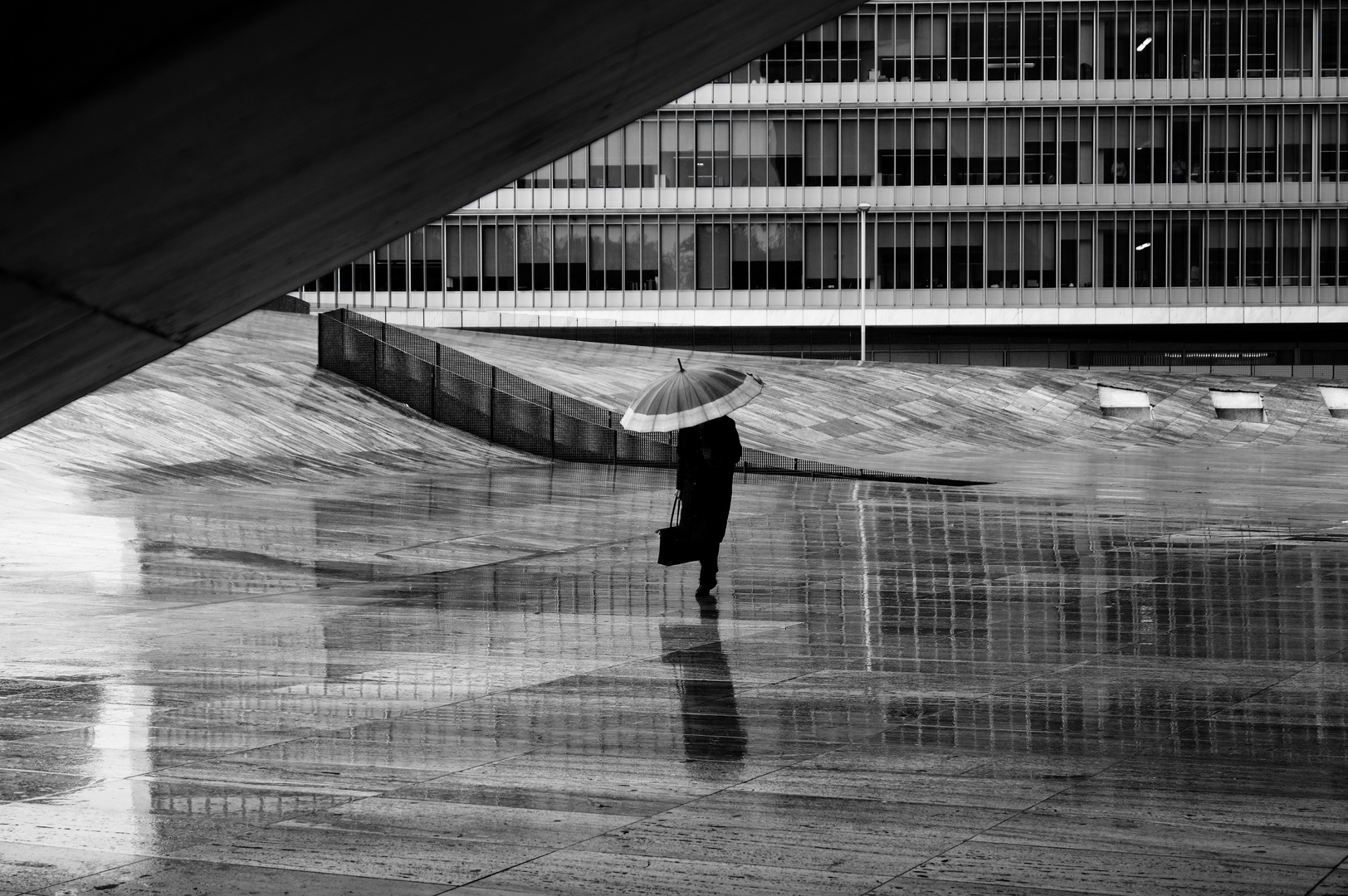 Reflection in the rain Foto & Bild | europe, portugal, norte Bilder auf ...