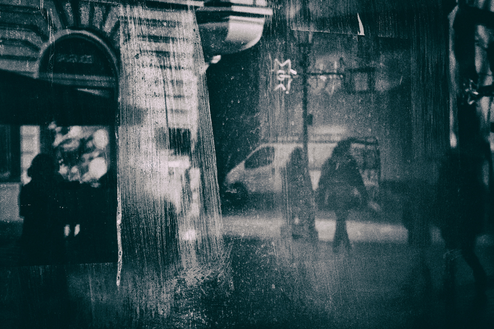 Reflexion der Straße Foto & Bild | streetfotografie mit menschen ...