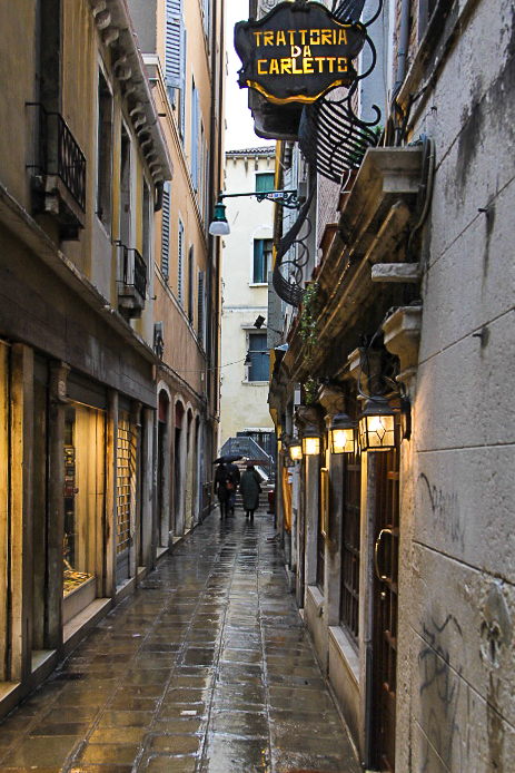 * Regen-Gasse * Foto & Bild | europe, italy, vatican city, s marino, italy Bilder auf fotocommunity