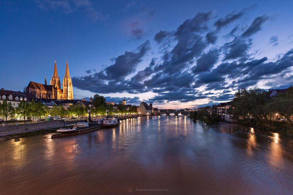 Regensburg im Zeitraffer Foto & Bild | wolken, nachtaufnahme, donau Bilder auf fotocommunity