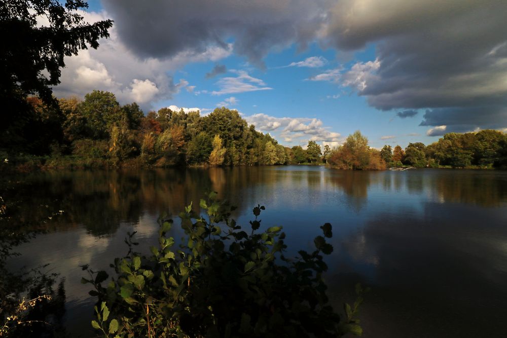 Regenwolken ziehen auf Foto & Bild | landschaften, wasser, bäume Bilder ...