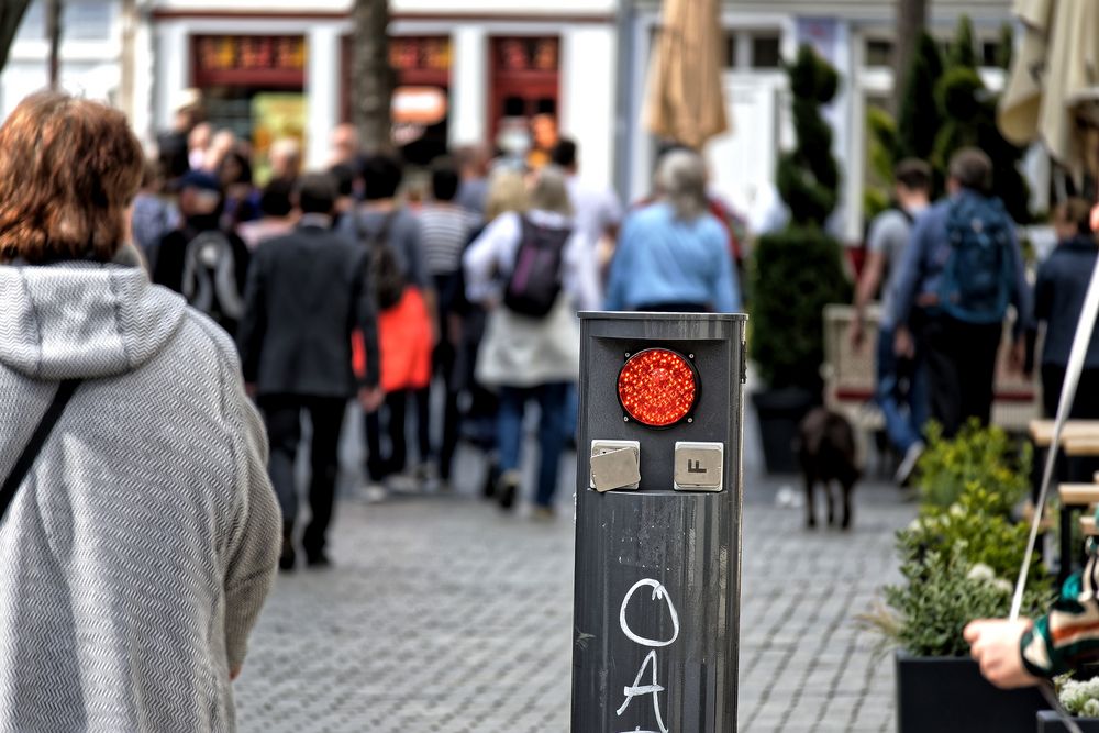 reguliert ... ? Foto & Bild | streetfotografie mit menschen, menschen, streetfotografie Bilder ...