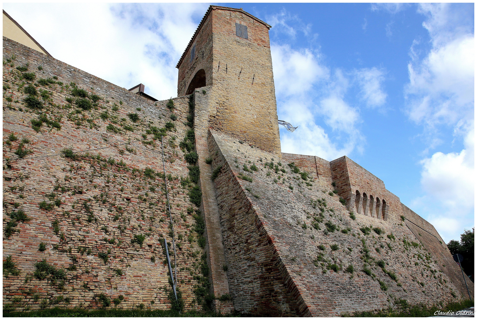 Reinassance walls of Novilara Foto % Immagini| architetture ...