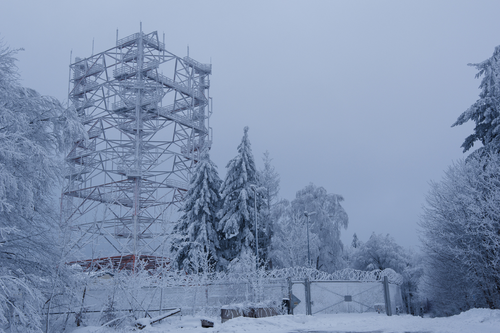 Relaisstation am Donnersberg Foto & Bild | landschaft, fotos, wald ...