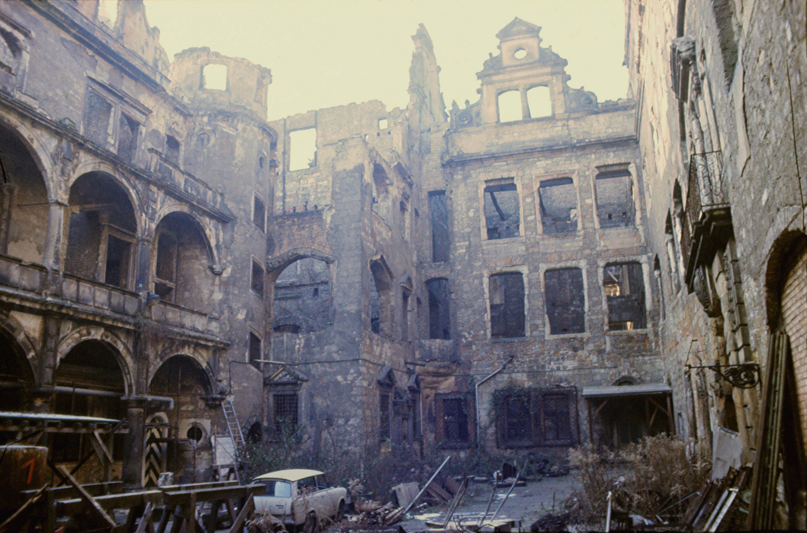 Residenzschloss Dresden, Kleiner Schlosshof nach Westen 1990 Foto ...