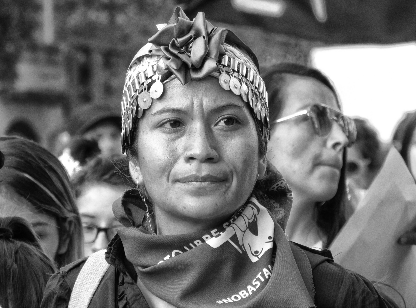 Retrato de la Mujer Mapuche Imagen & Foto | fotografía callejera, mujer ...
