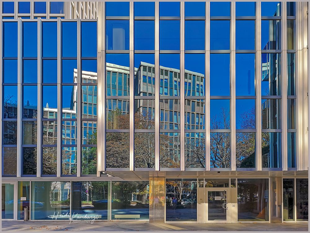 RHEIN MAIN CENTER Foto & Bild | architektur, fassade, gespiegelt Bilder ...