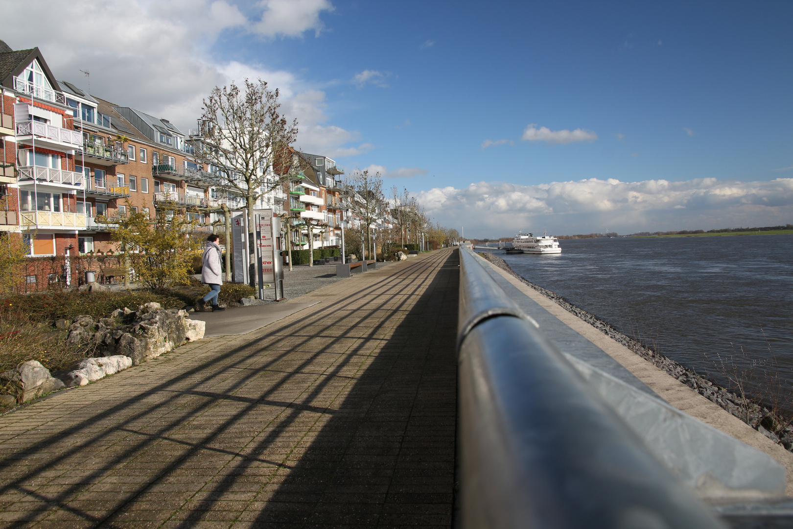 Rheinpromenade Emmerich .. 3 Foto & Bild | fotos, wasser, rhein Bilder ...