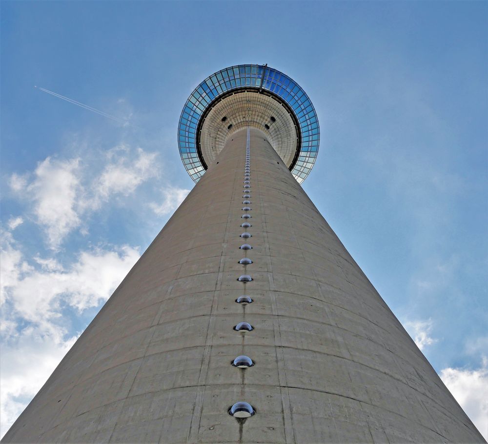 " Rheinturm " Foto & Bild | world, architektur, düsseldorf Bilder auf ...