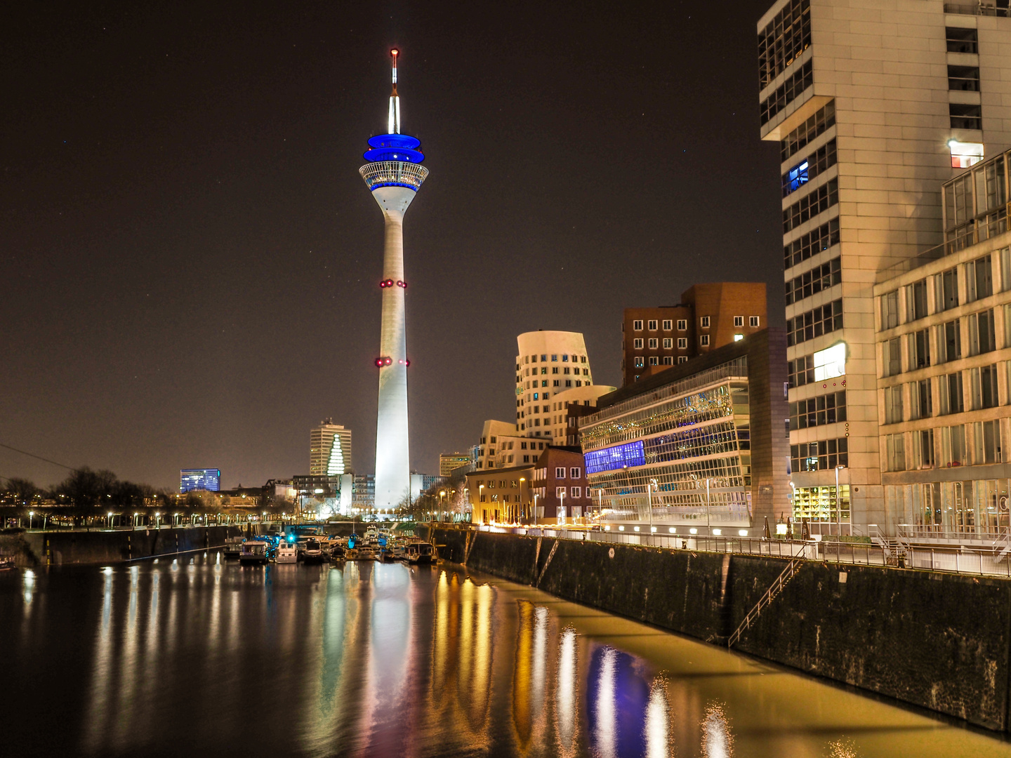 Rheinturm Düsseldorf Foto & Bild | architektur, stadtlandschaft, hafen ...