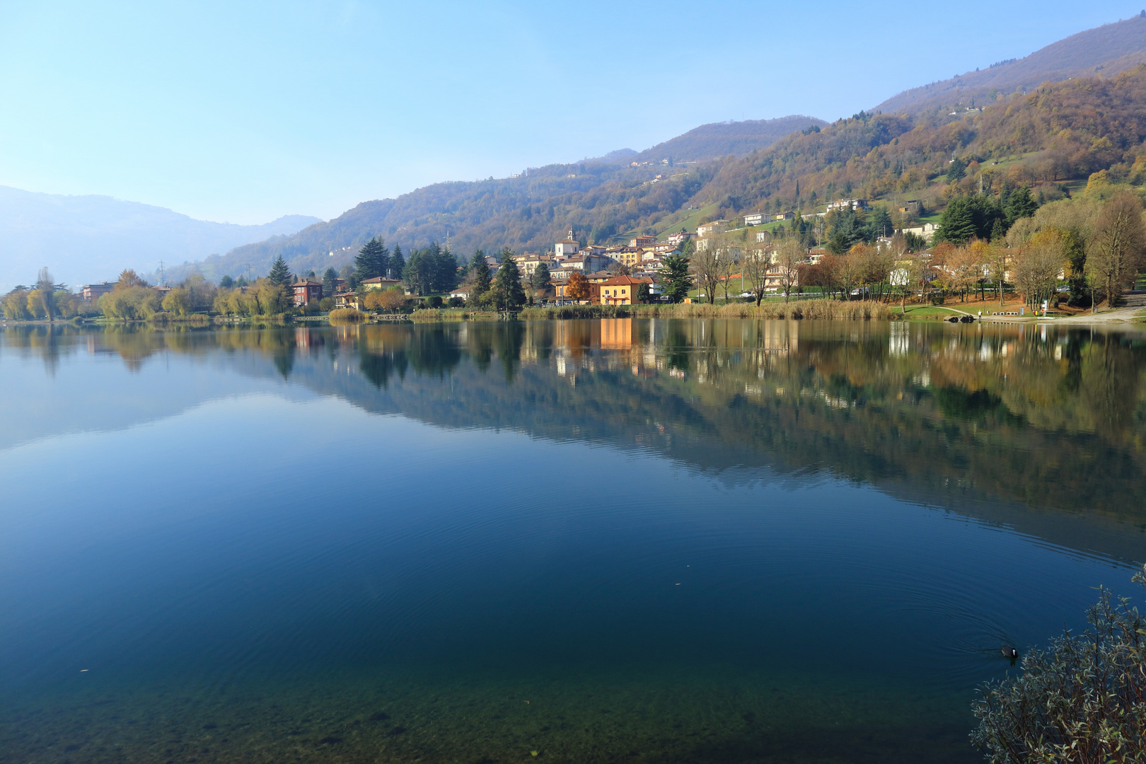 Riflesso Foto % Immagini| paesaggi, laghi e fiumi, italy Foto su ...