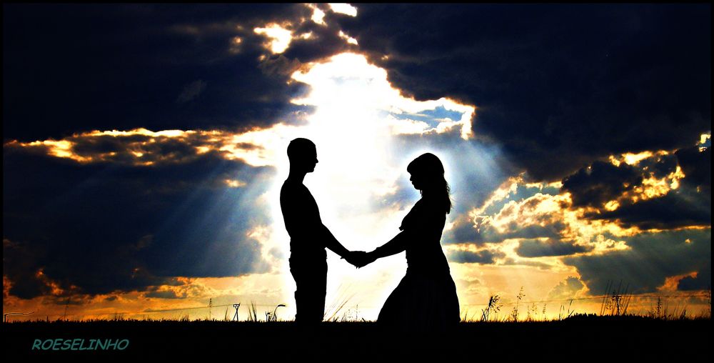 RINGELREIGEN IN DEN SONNENUNTERGANG Foto & Bild | erwachsene, zwei menschen, mehrere menschen ...