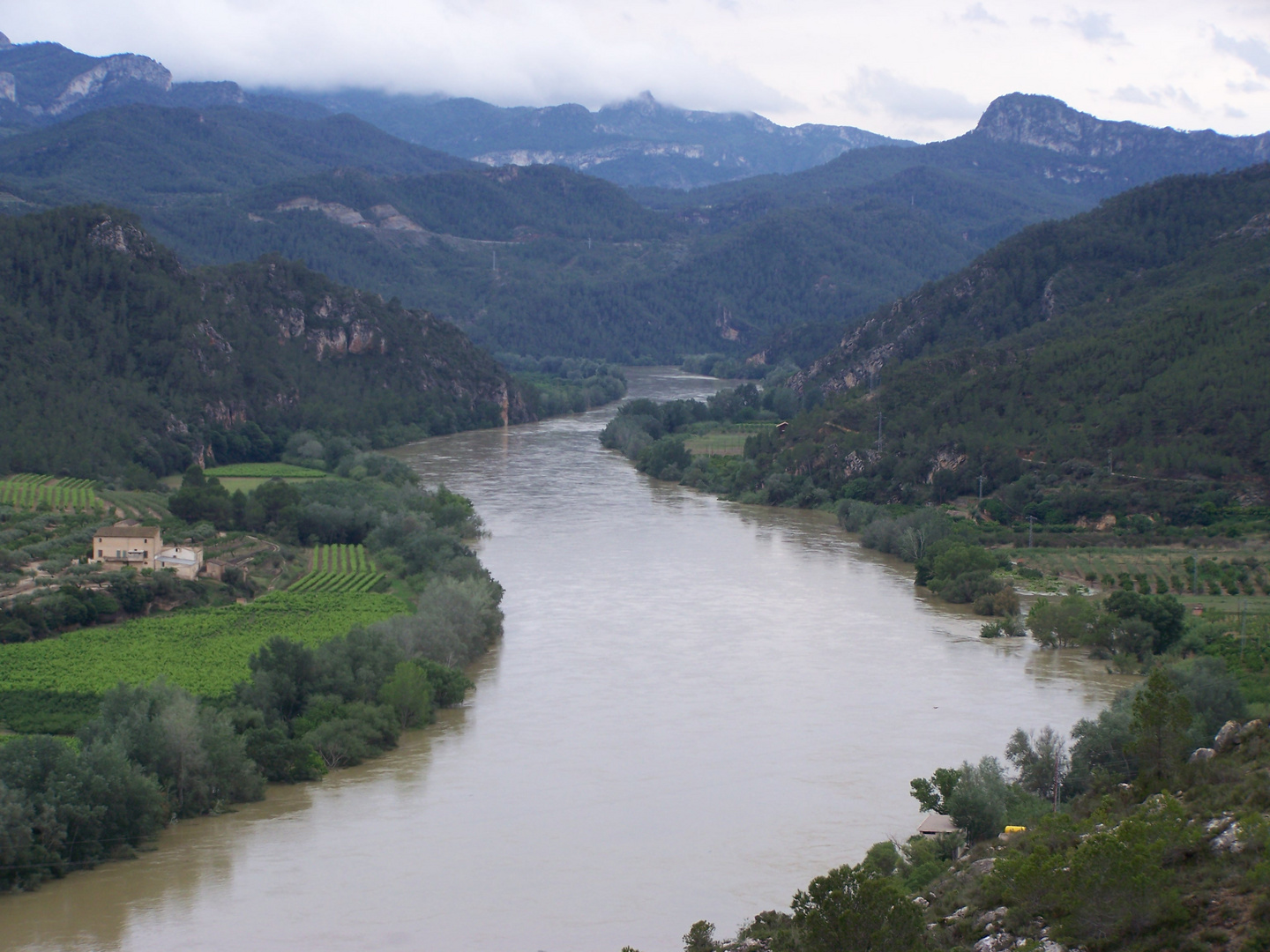 Rio Ebro , desde el castillo de Miravet Imagen & Foto | paisajes, ebro ...