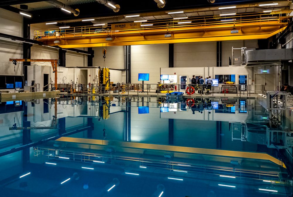 Robotics Exploration Laboratory Foto & Bild | people, spezial ...