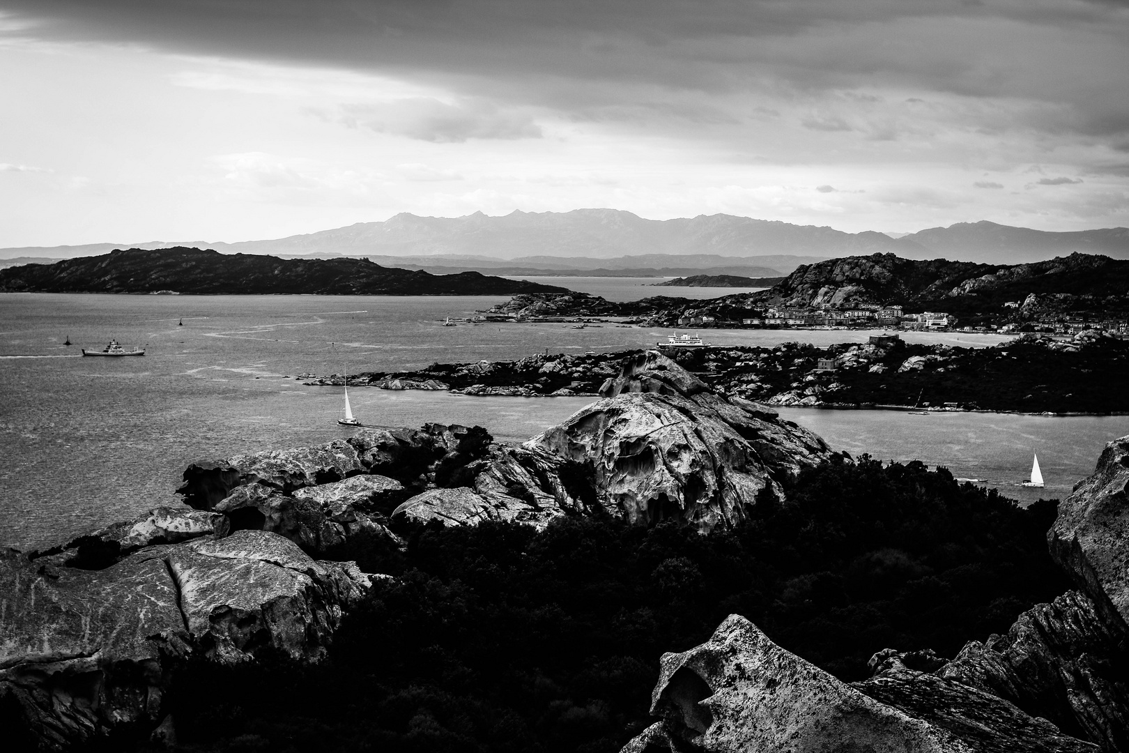 Roccia e Vento Foto % Immagini| noi e il mare, soggetti Foto su ...