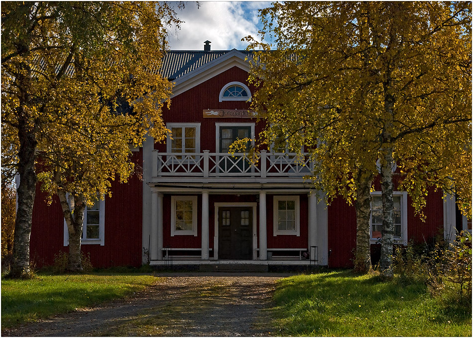 röd stuga med vita knutar... Foto & Bild | europe, scandinavia, sweden ...