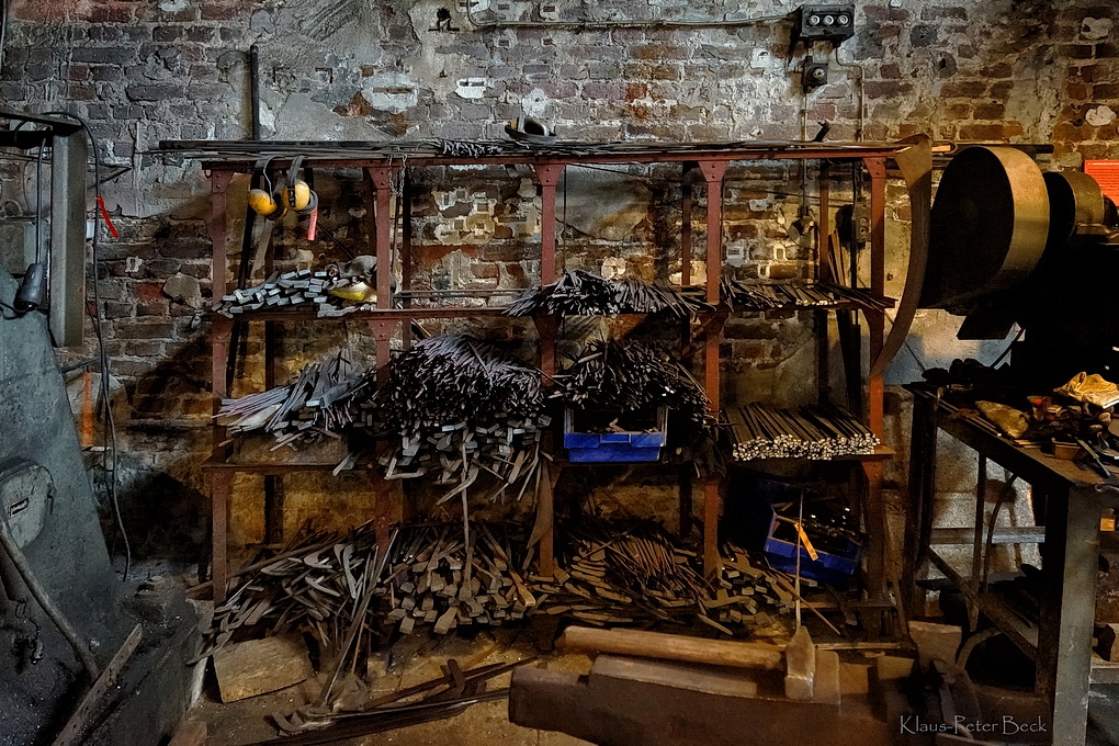 Rohmaterial Regal in der Sensenschmiede Foto & Bild | industrie und ...