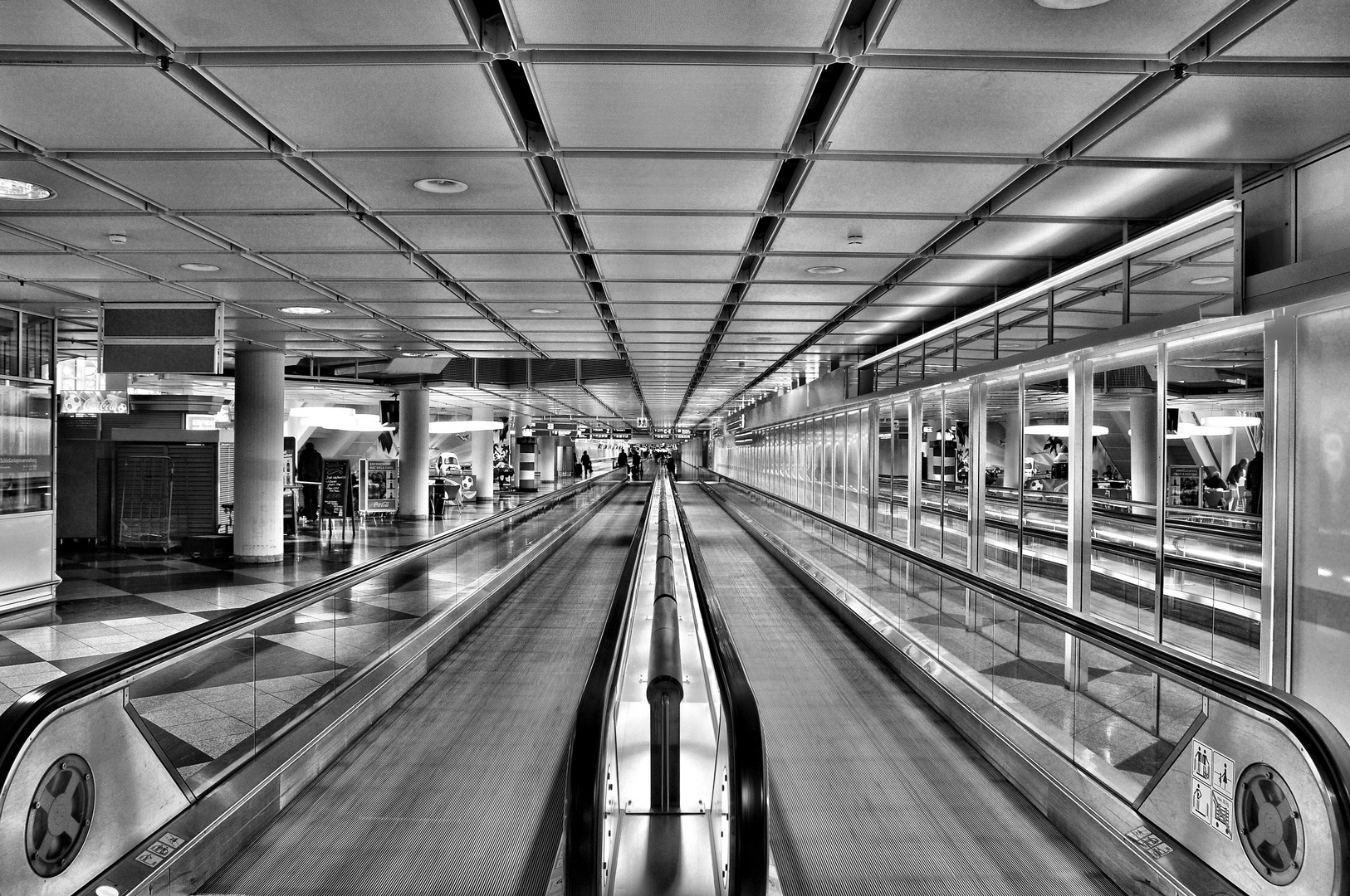 Rollbahn am Münchner Flughafen I Foto & Bild | deutschland, europe ...