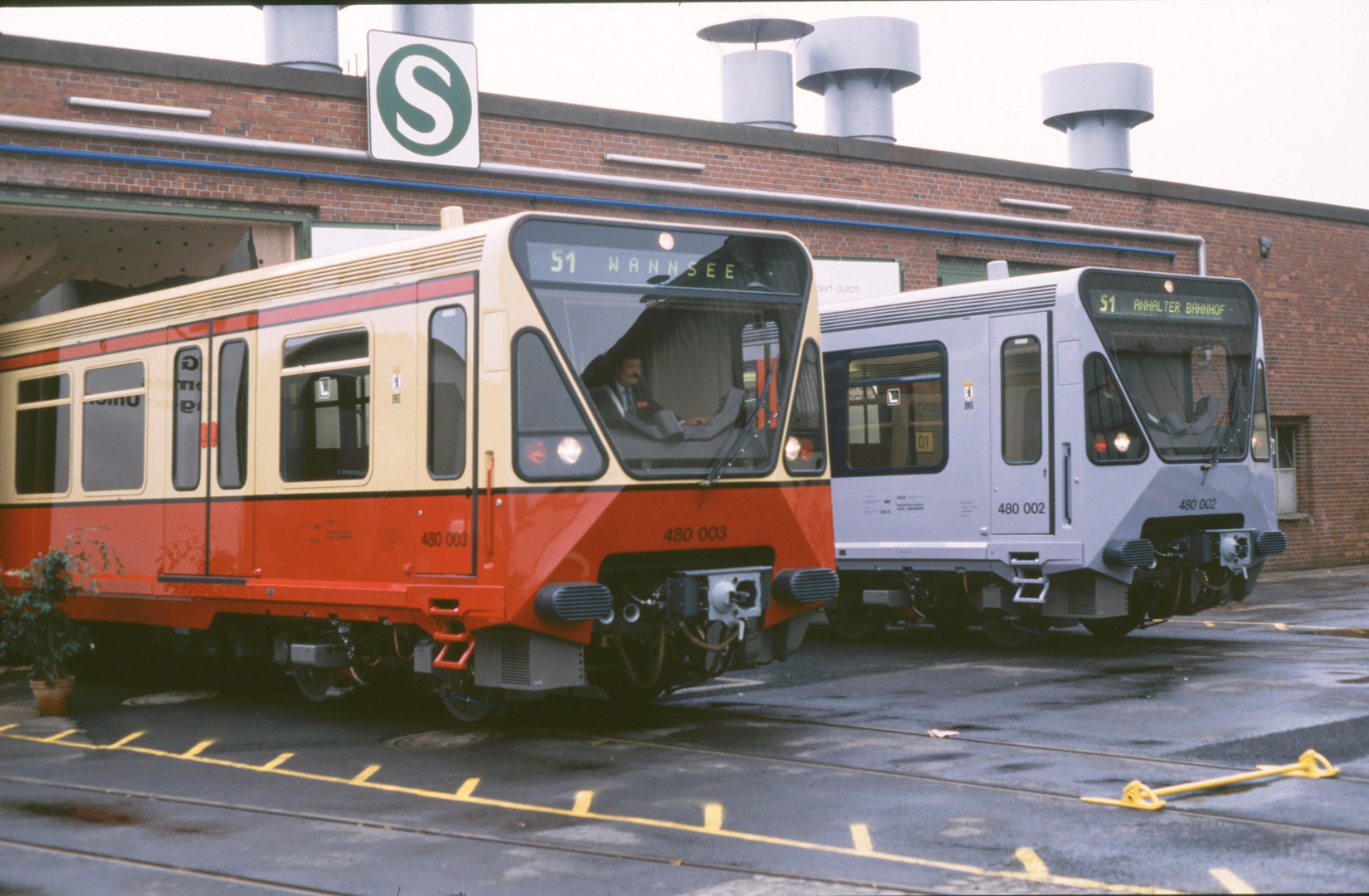 Rollout bei der Waggon Union Foto & Bild | berlin, s-bahn, eisenbahn ...
