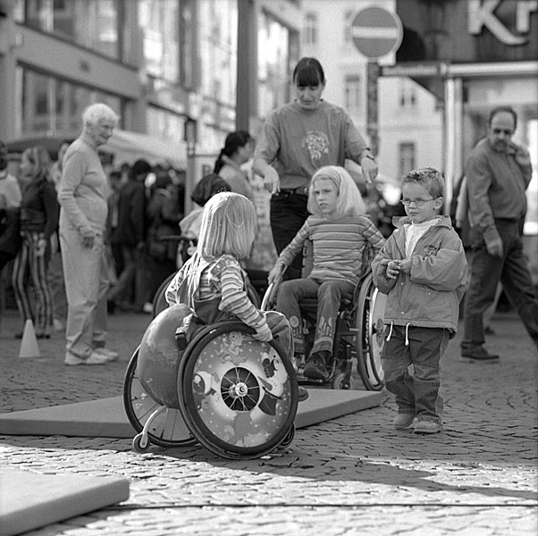Rollstuhl #3a Foto & Bild | streetfotografie mit menschen, menschen Bilder auf fotocommunity