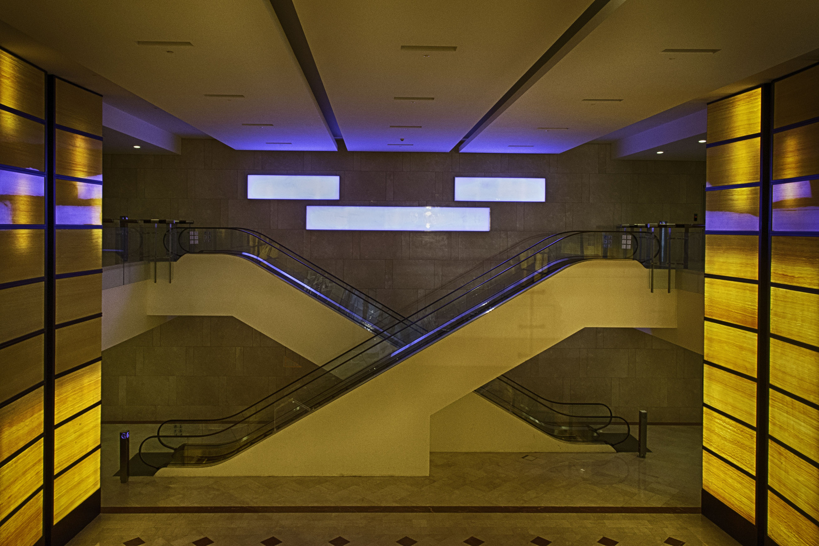 Rolltreppen Foto & Bild | architektur, treppen und treppenhäuser ...