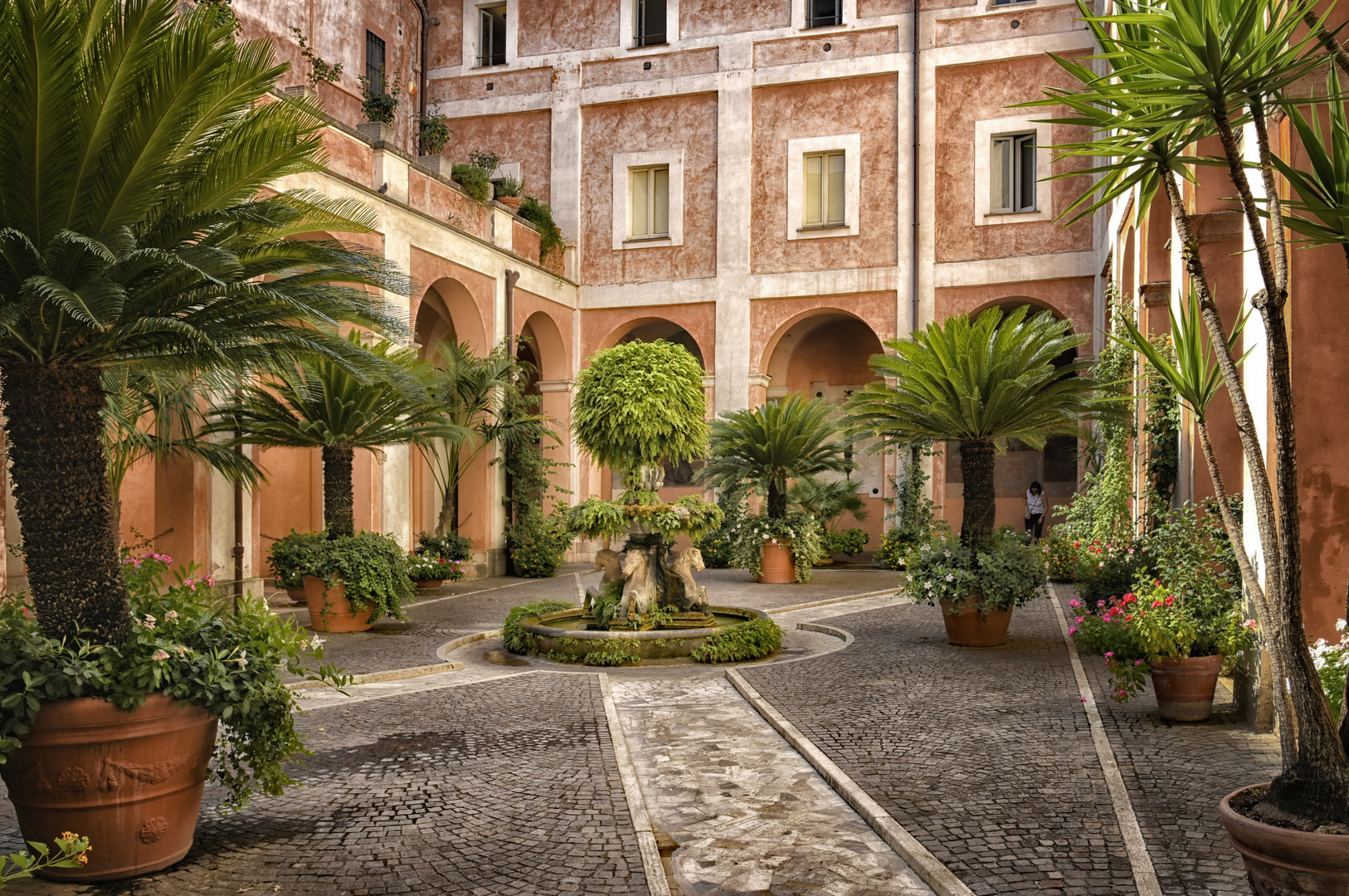 Rom bezaubernde Innenhöfe Foto & Bild | fenster, fine art, fassaden ...