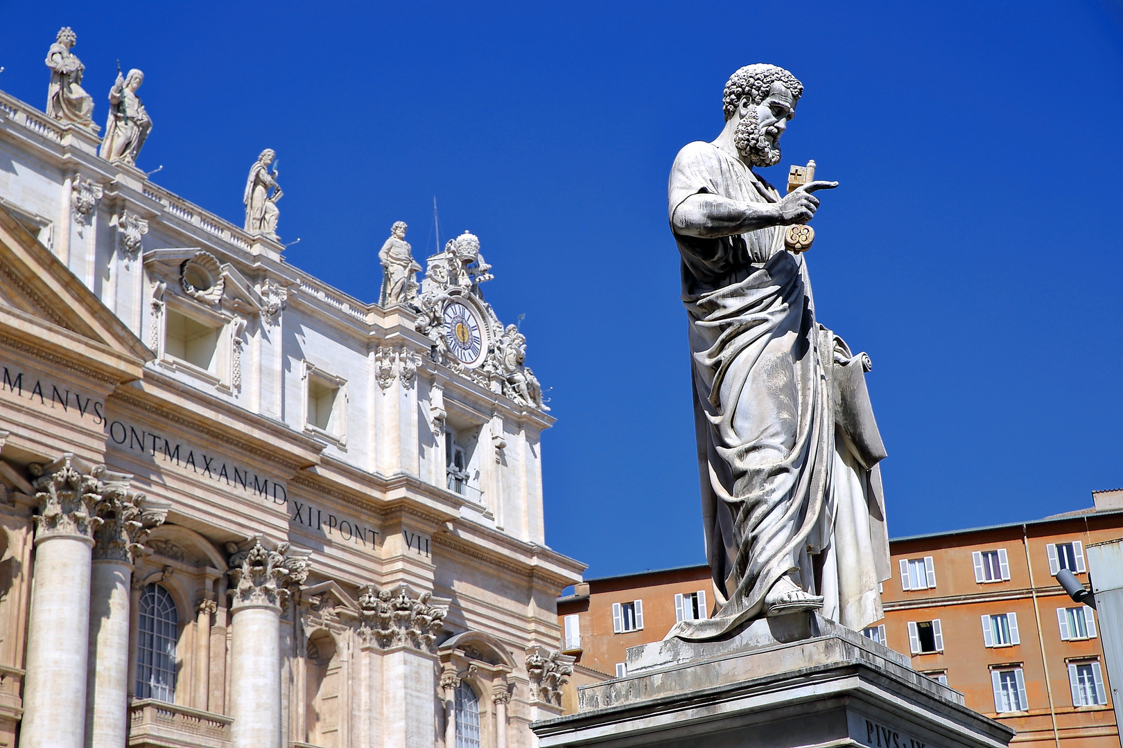 Rom - Petrus-Statue vor dem Petersdom Foto & Bild | architektur, europe ...