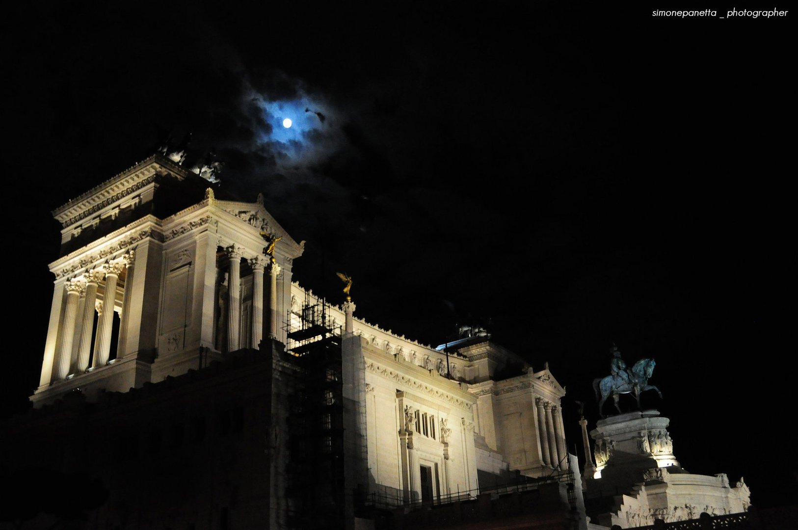 Roma di notte Foto % Immagini| architetture, architetture storiche ...